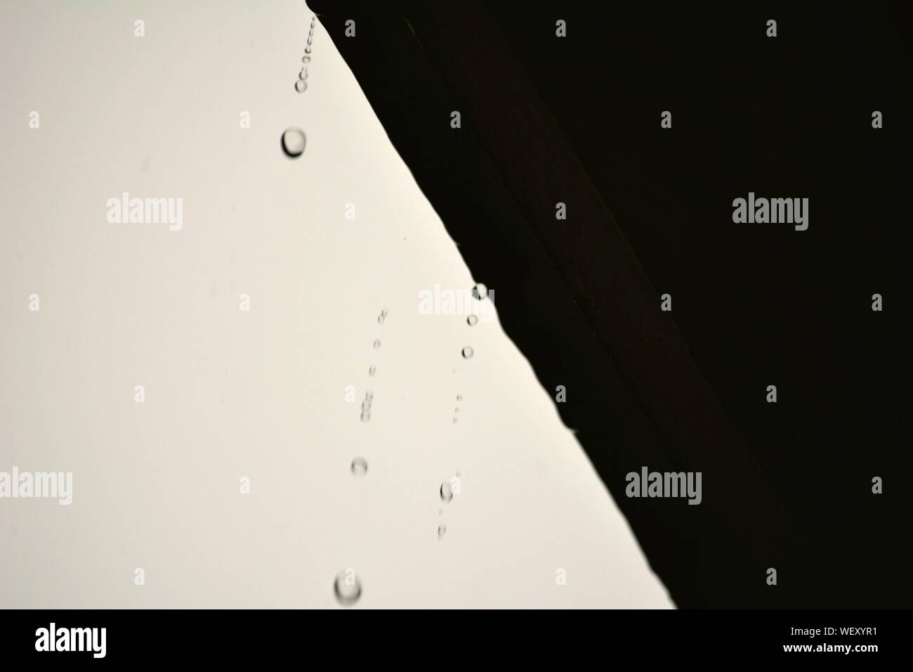 Water droplets on glass window hi-res stock photography and images - Alamy