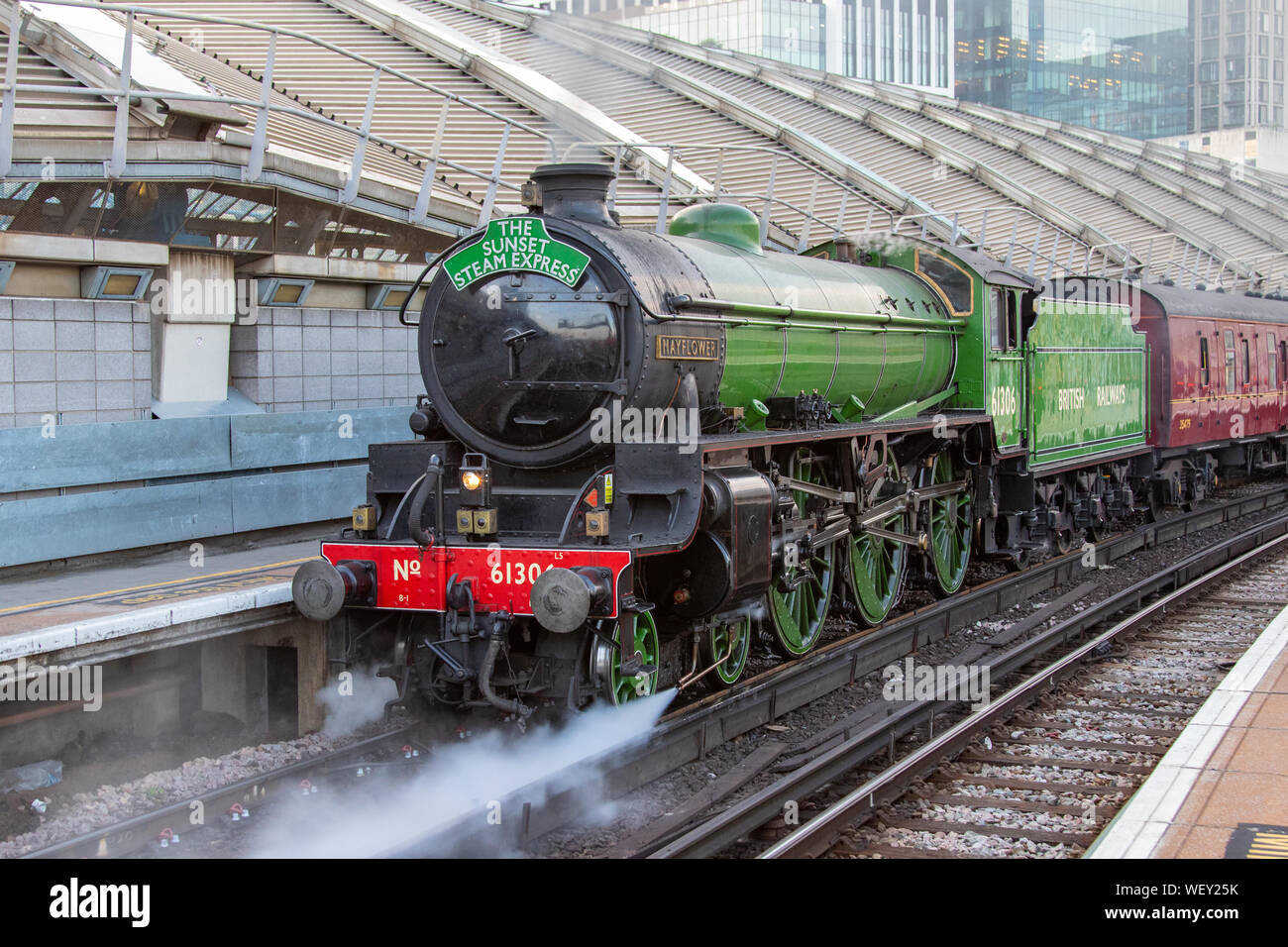LNER Class B1, 61306 Mayflower, at Waterloo Station Stock Photo - Alamy