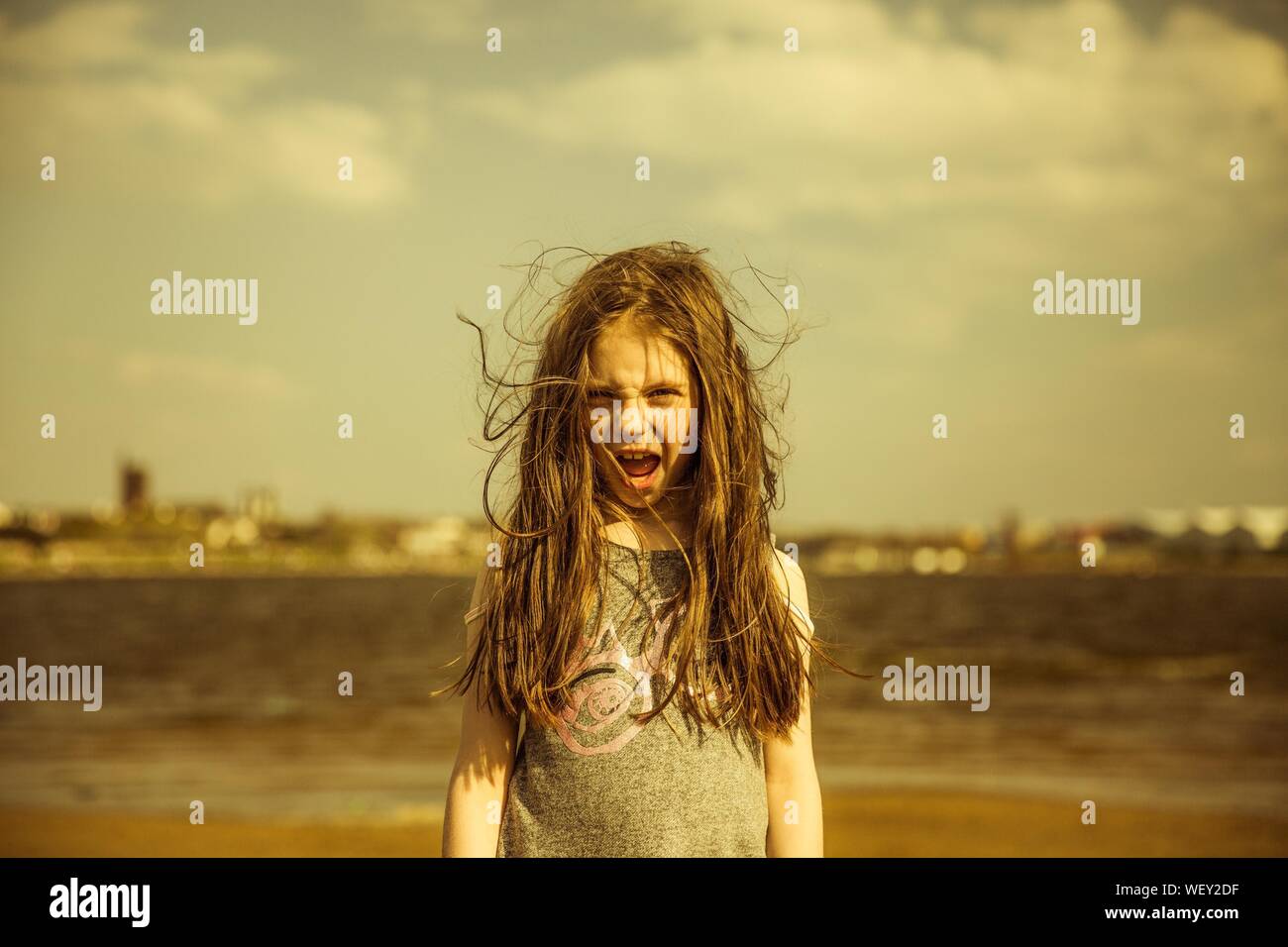 Screaming girl hi-res stock photography and images - Alamy
