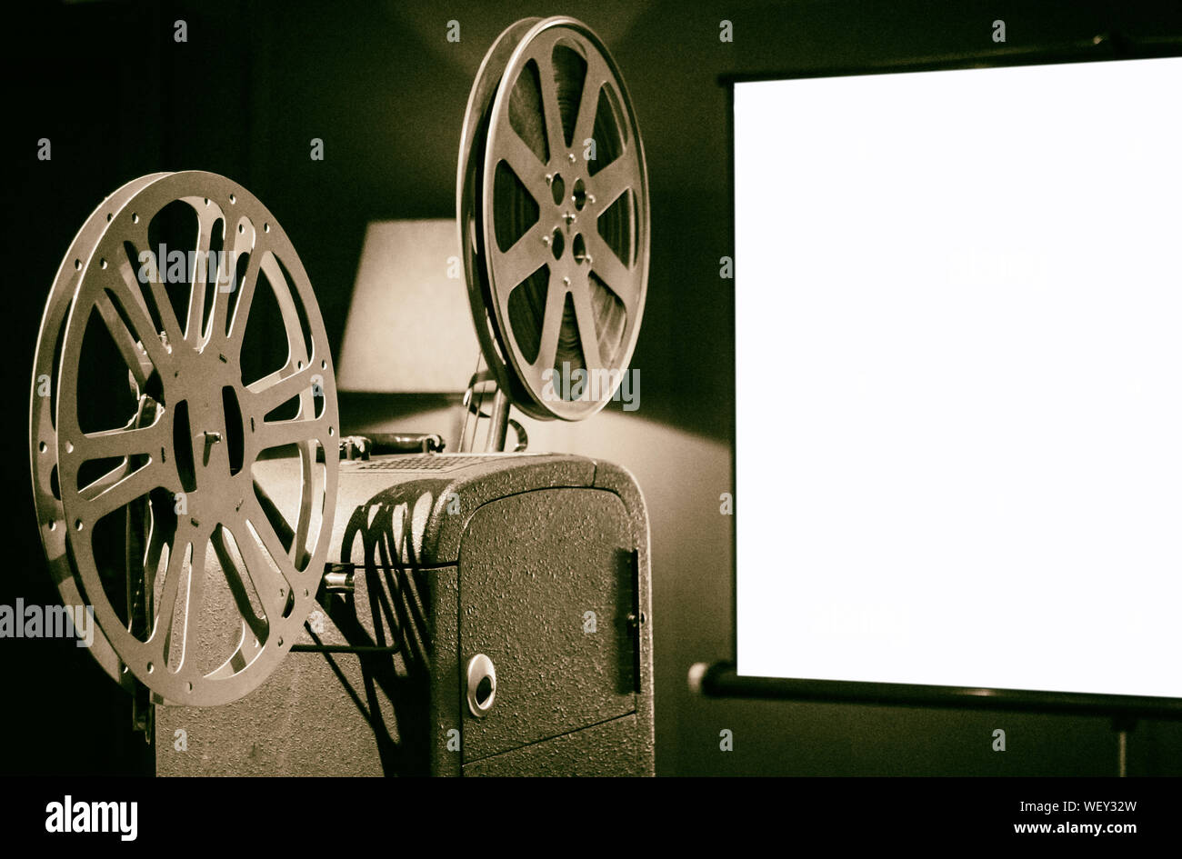 Old fashioned projector hi-res stock photography and images - Alamy