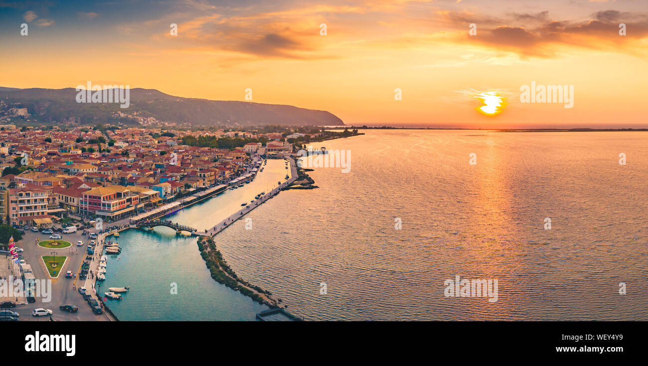 Popular tourist town island hi-res stock photography and images - Alamy
