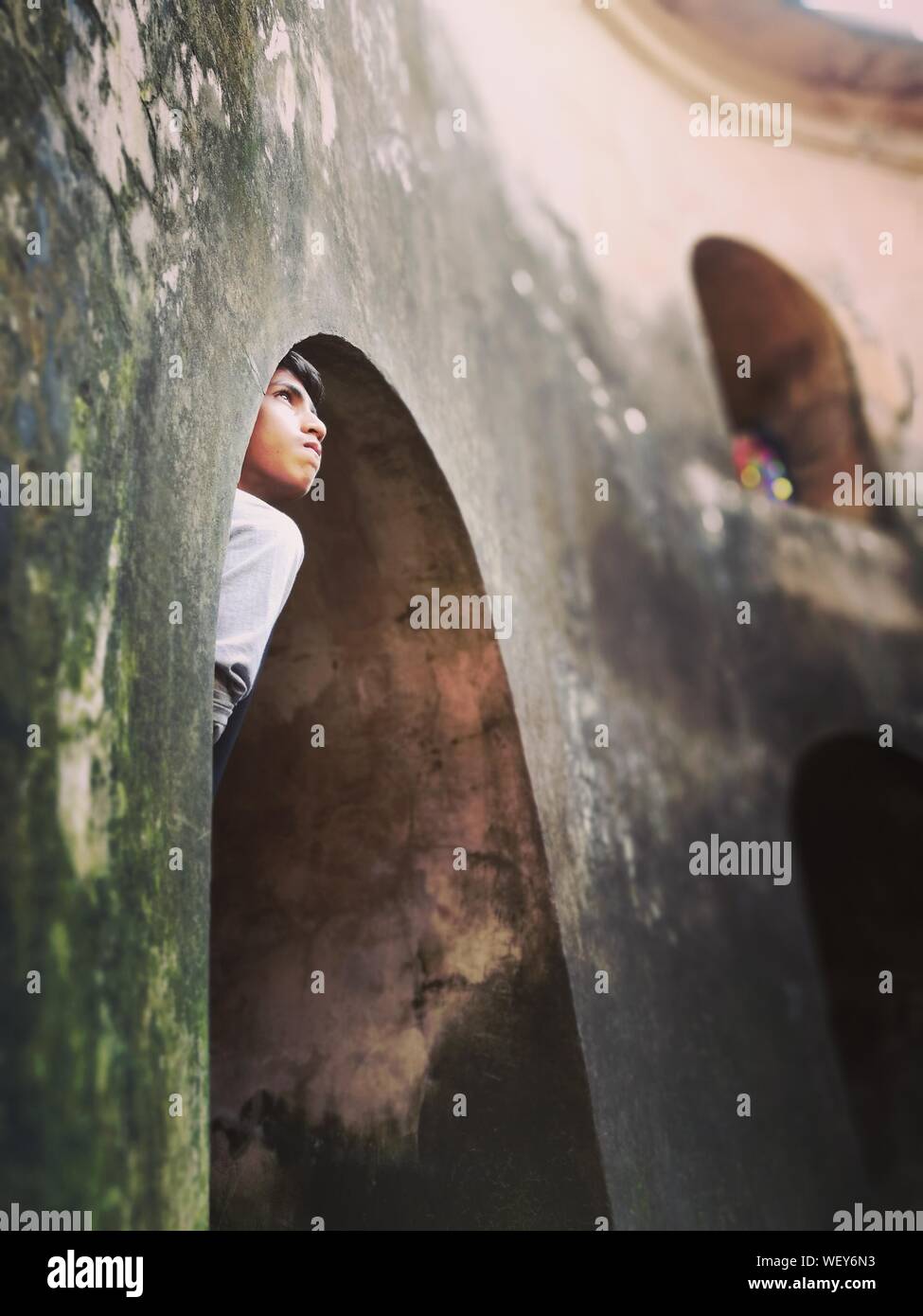 Peeping from wall hi-res stock photography and images - Alamy
