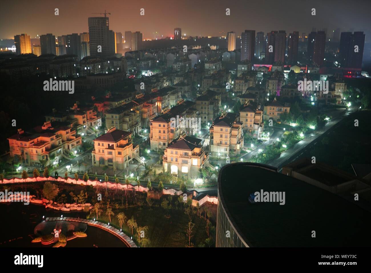 Suburb structure hi-res stock photography and images - Alamy