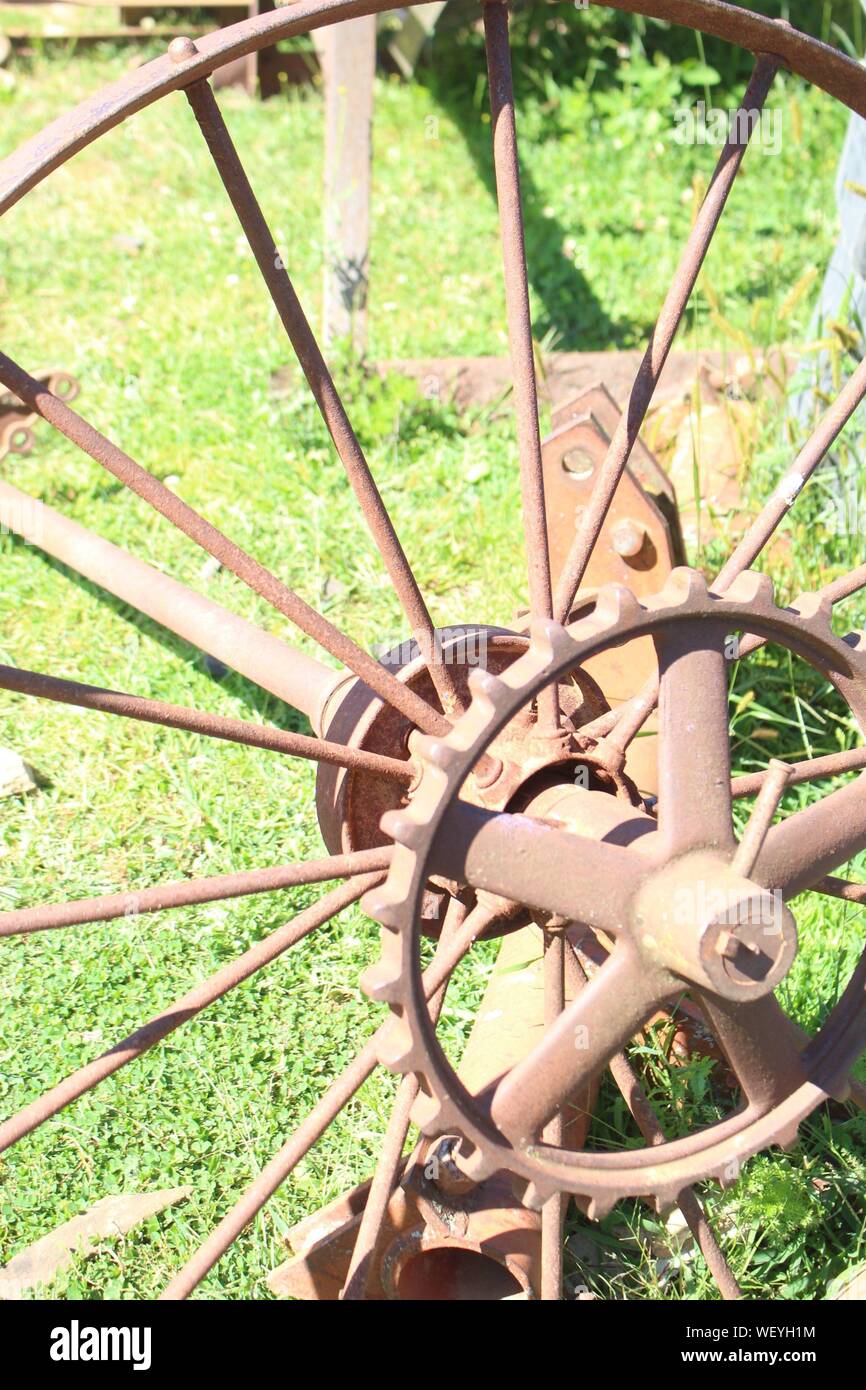 rusted wagon wheel Stock Photo - Alamy