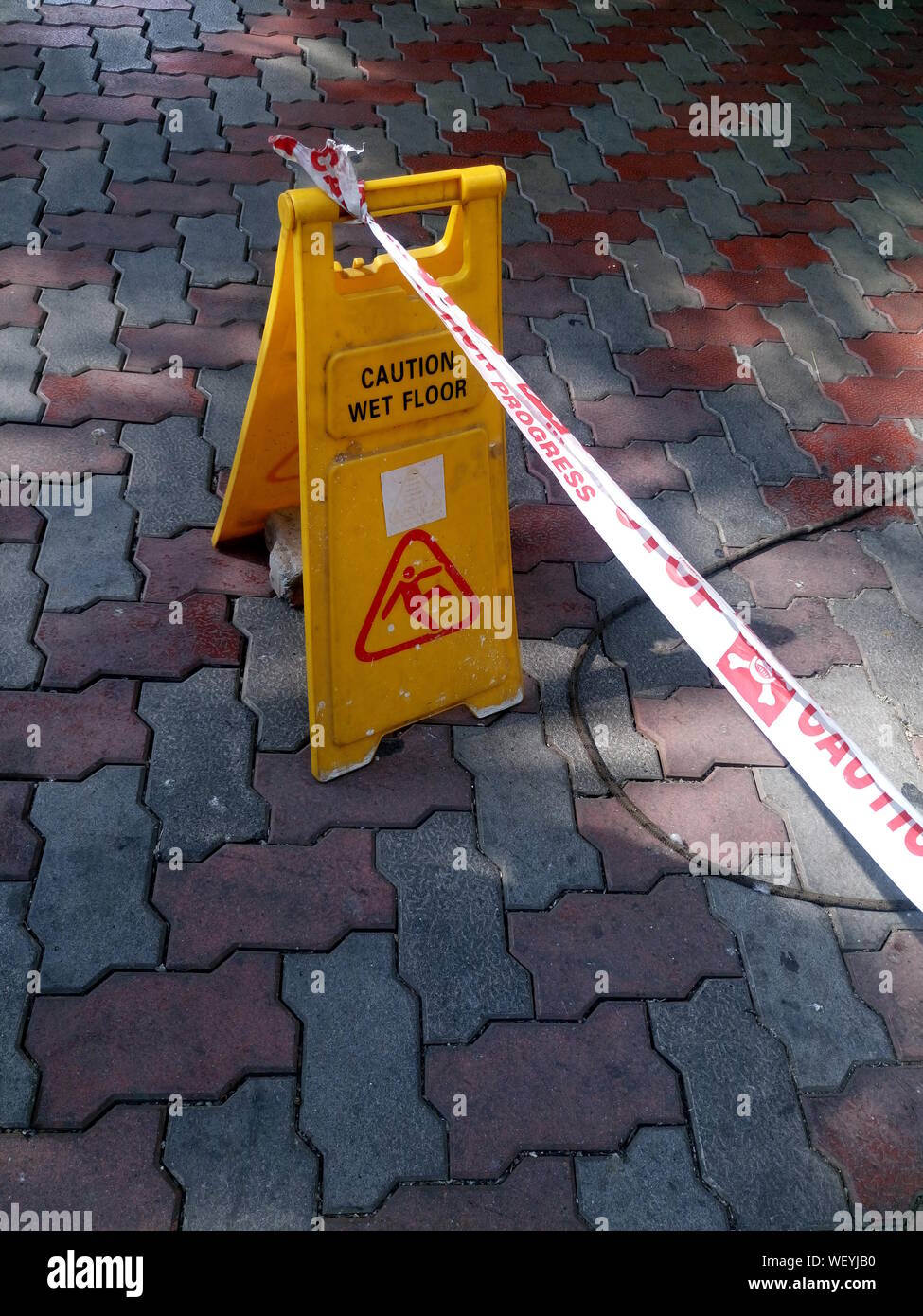 Do not throw stones sign hi-res stock photography and images - Alamy