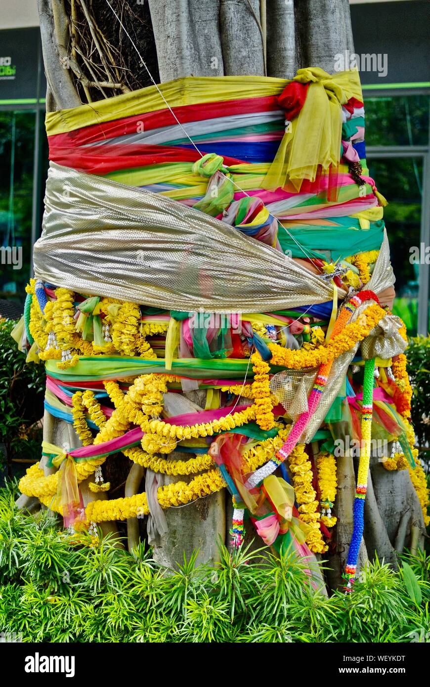Multi colored flower garland hi-res stock photography and images - Alamy