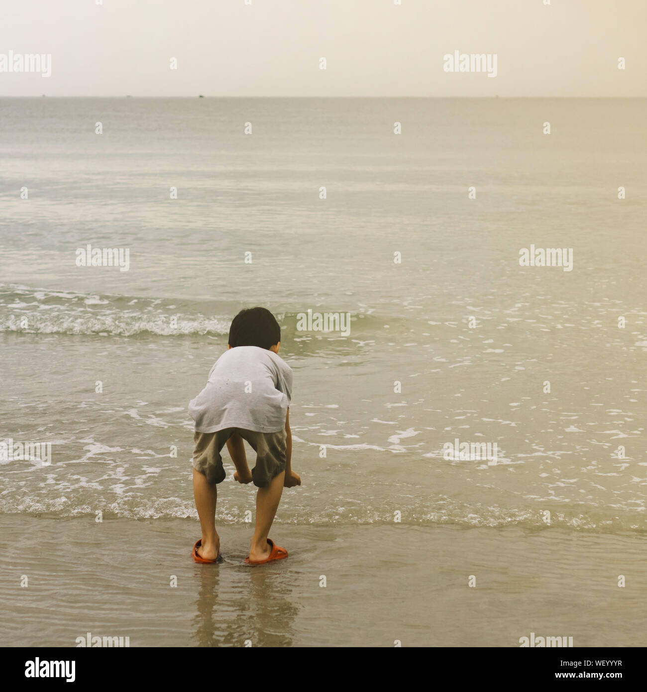 Bending wave hi-res stock photography and images - Alamy