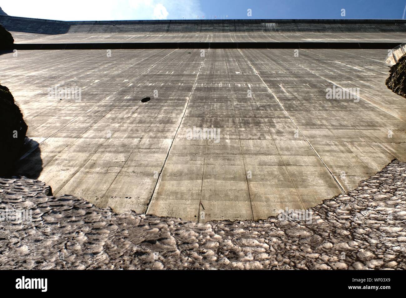 Dam the wall hi-res stock photography and images - Alamy