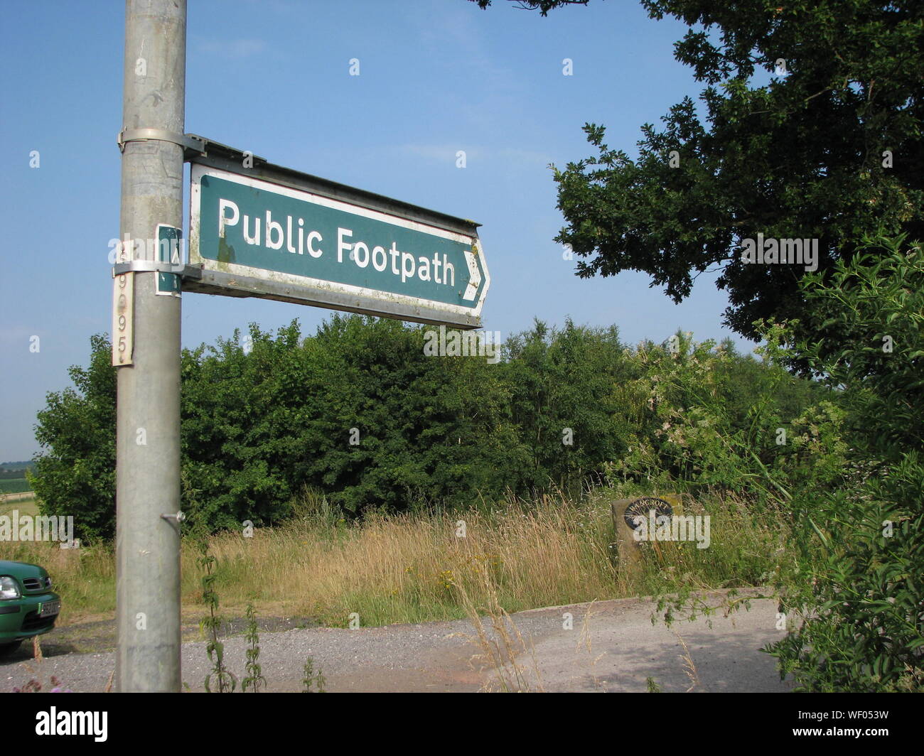 Public Footpath green finger sign Stock Photo - Alamy