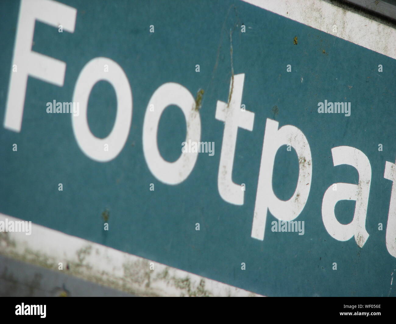 Public Footpath green finger sign Stock Photo - Alamy