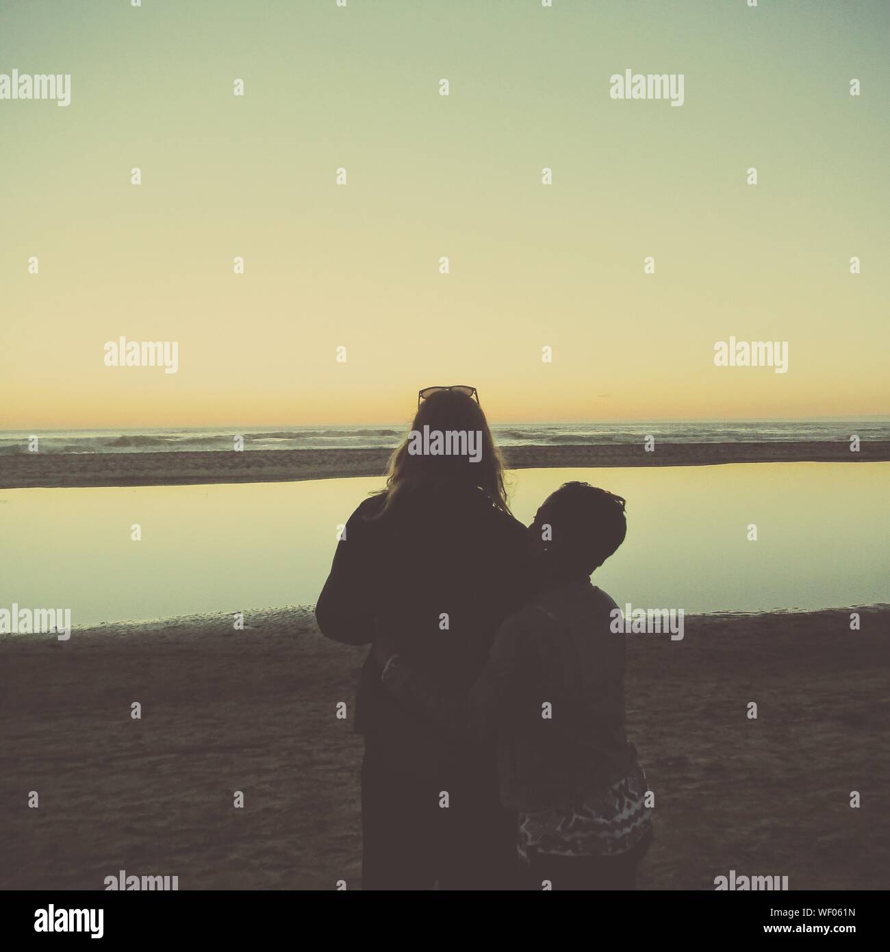 Women sunset beach hi-res stock photography and images - Alamy