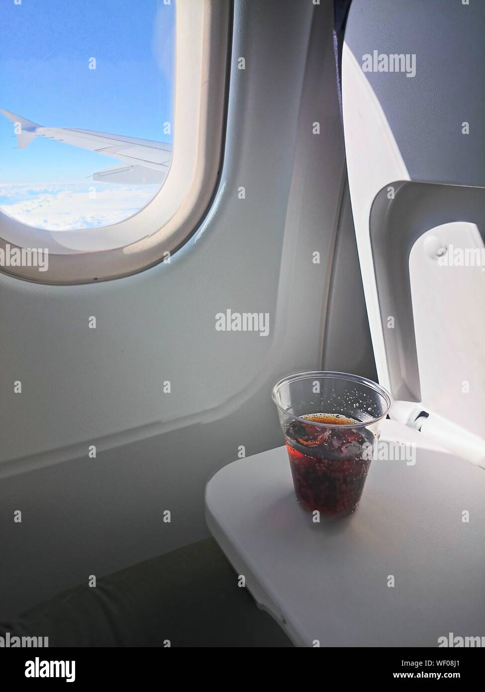 Airplane drink hi-res stock photography and images - Alamy