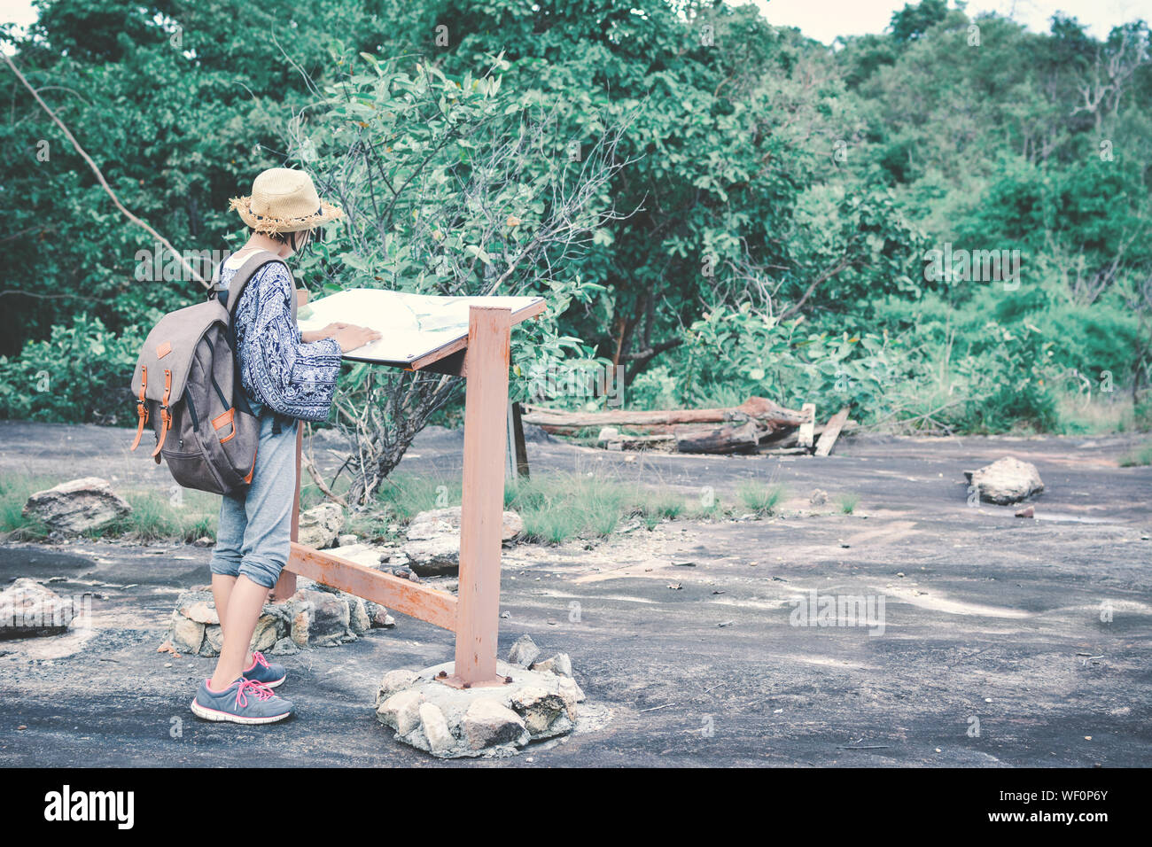 Reading map hi-res stock photography and images - Alamy