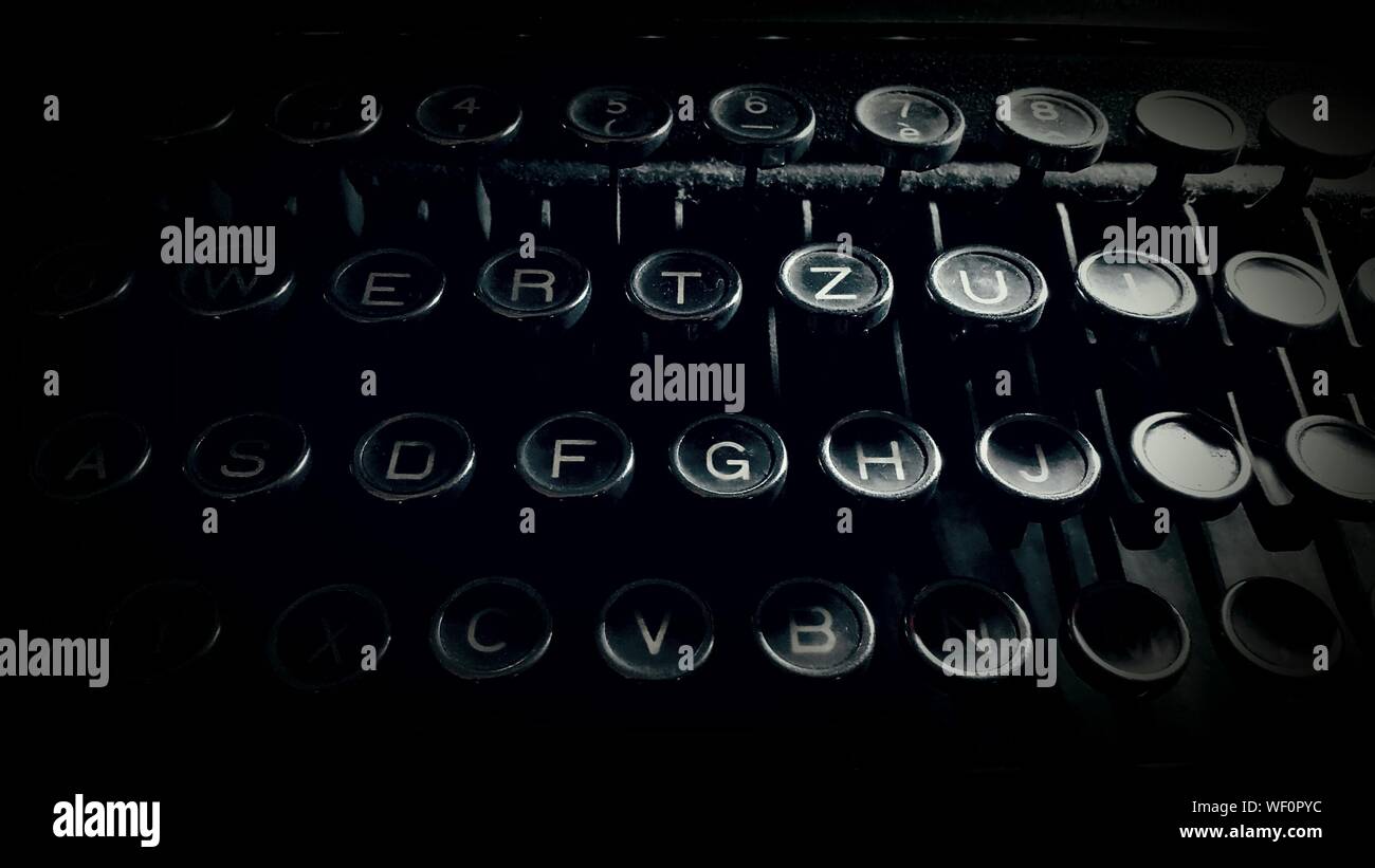 Typewriter keyboard hi-res stock photography and images - Alamy