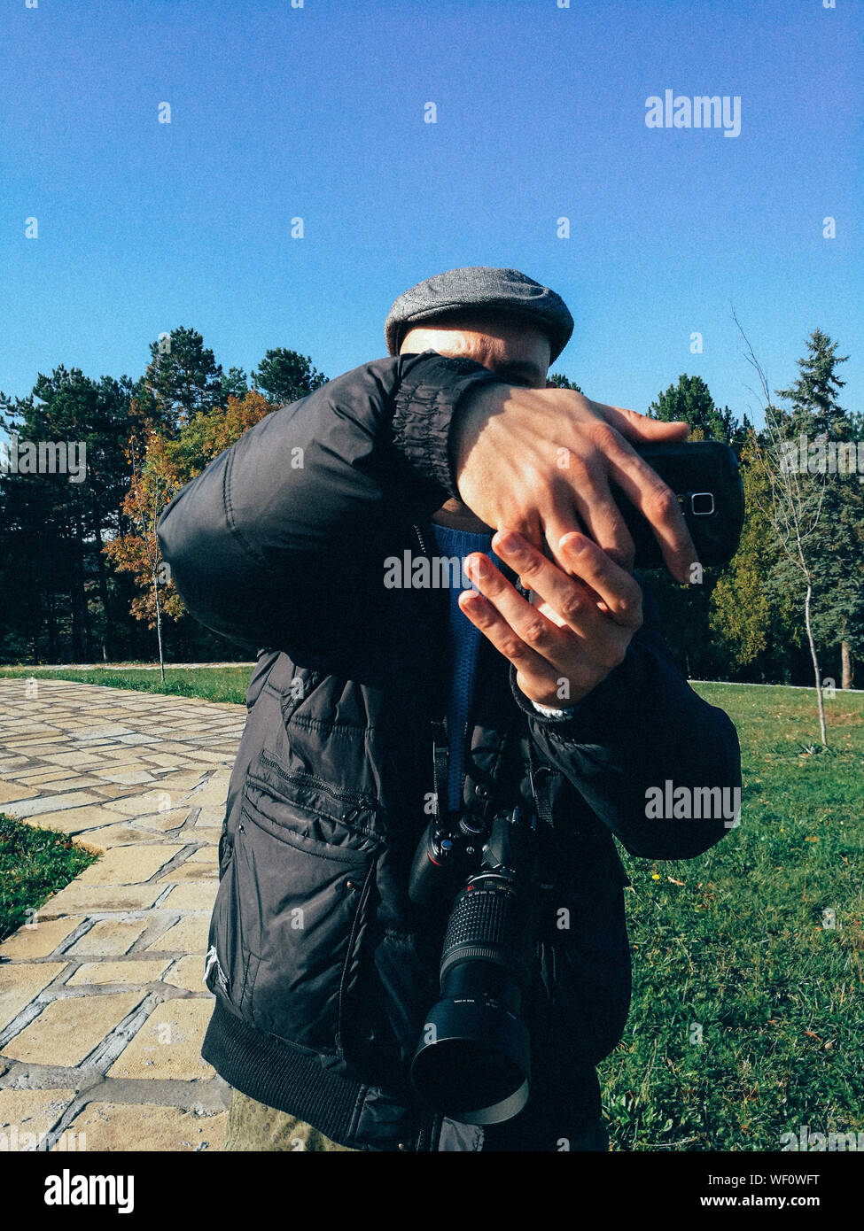Man and camera hi-res stock photography and images - Alamy