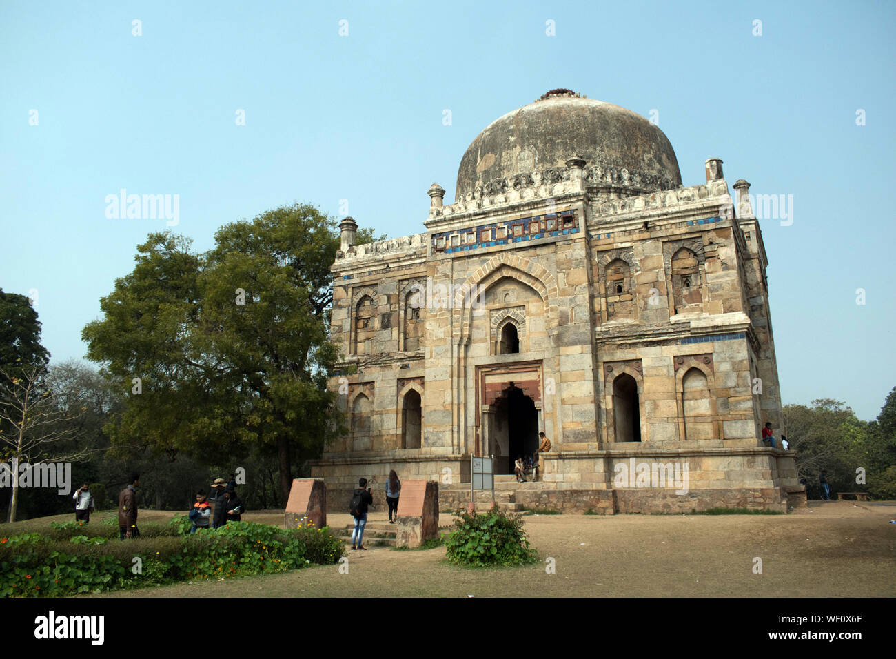 An old tomb built in the mughal dynasty Stock Photo - Alamy