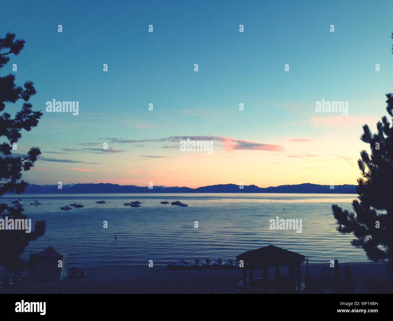 Large lake hi-res stock photography and images - Alamy