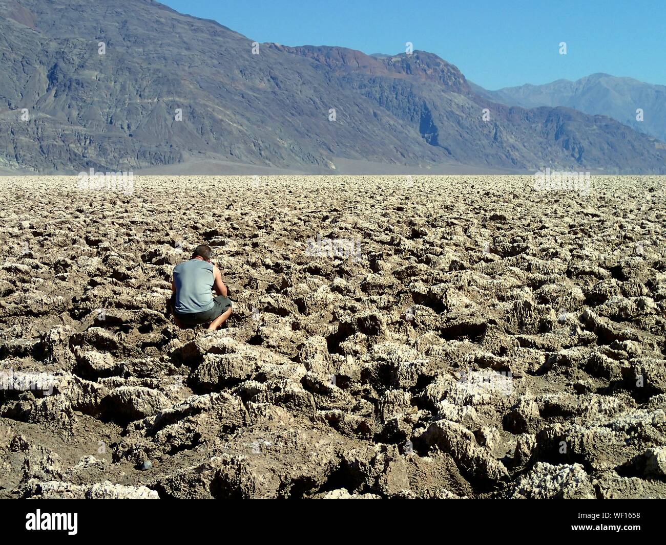Man in death valley hi-res stock photography and images - Alamy