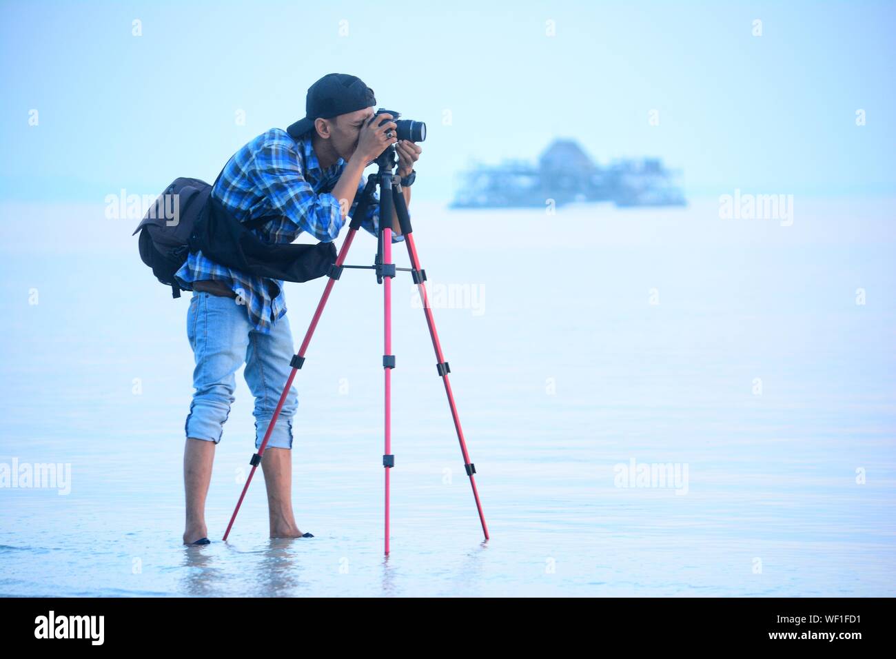 Camera beach hi-res stock photography and images - Alamy