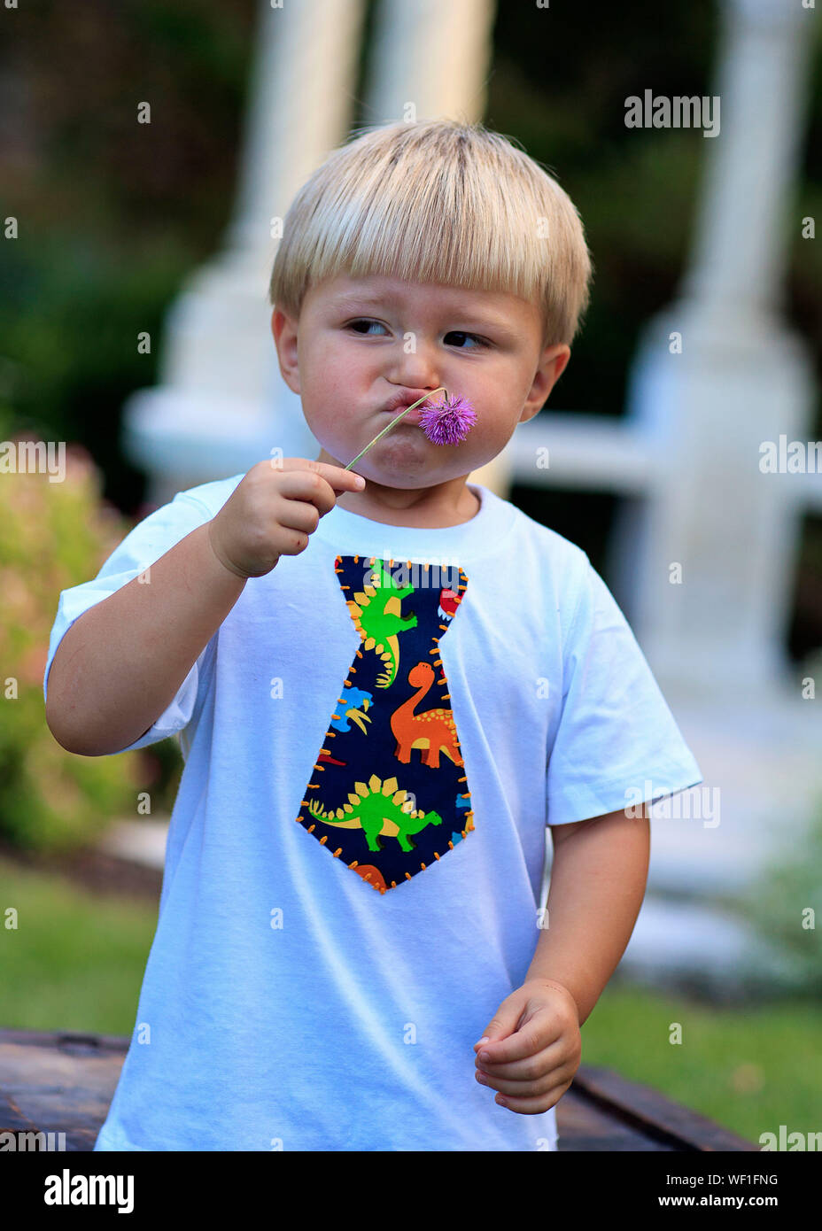 Child Smelling Flower High Resolution Stock Photography and Images - Alamy
