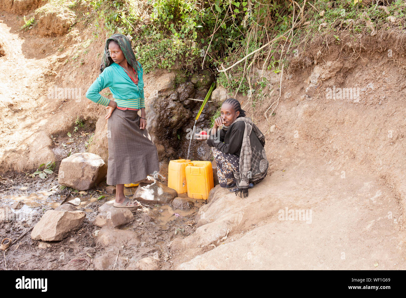 OROMIA, ETHIOPIA-APRIL 21, 2015: Unidentified women fill water jugs ...
