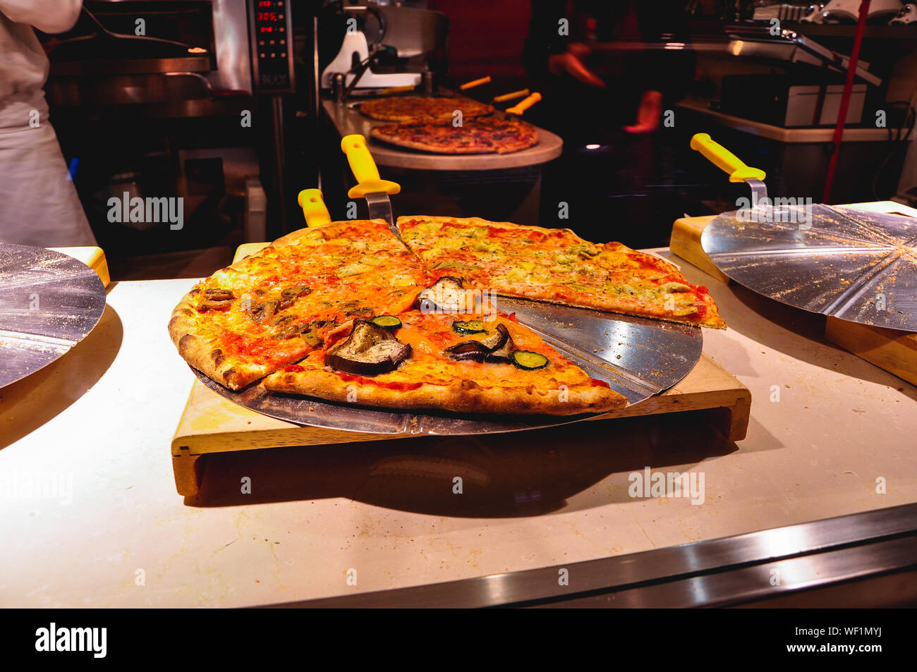 Countertop hi-res stock photography and images - Alamy