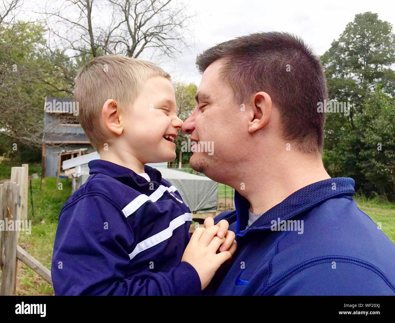 Father bonding hi-res stock photography and images - Alamy Father bonding hi-res stock photography and images - Alamy