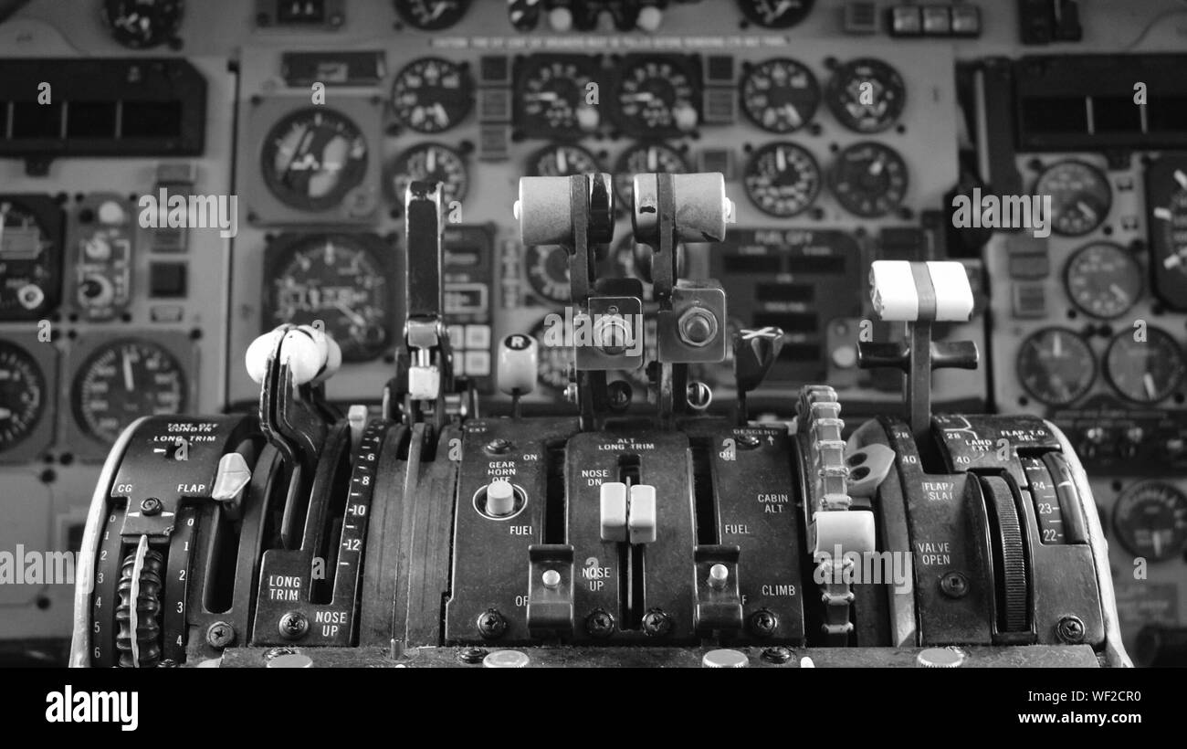 Large cockpit hi-res stock photography and images - Alamy