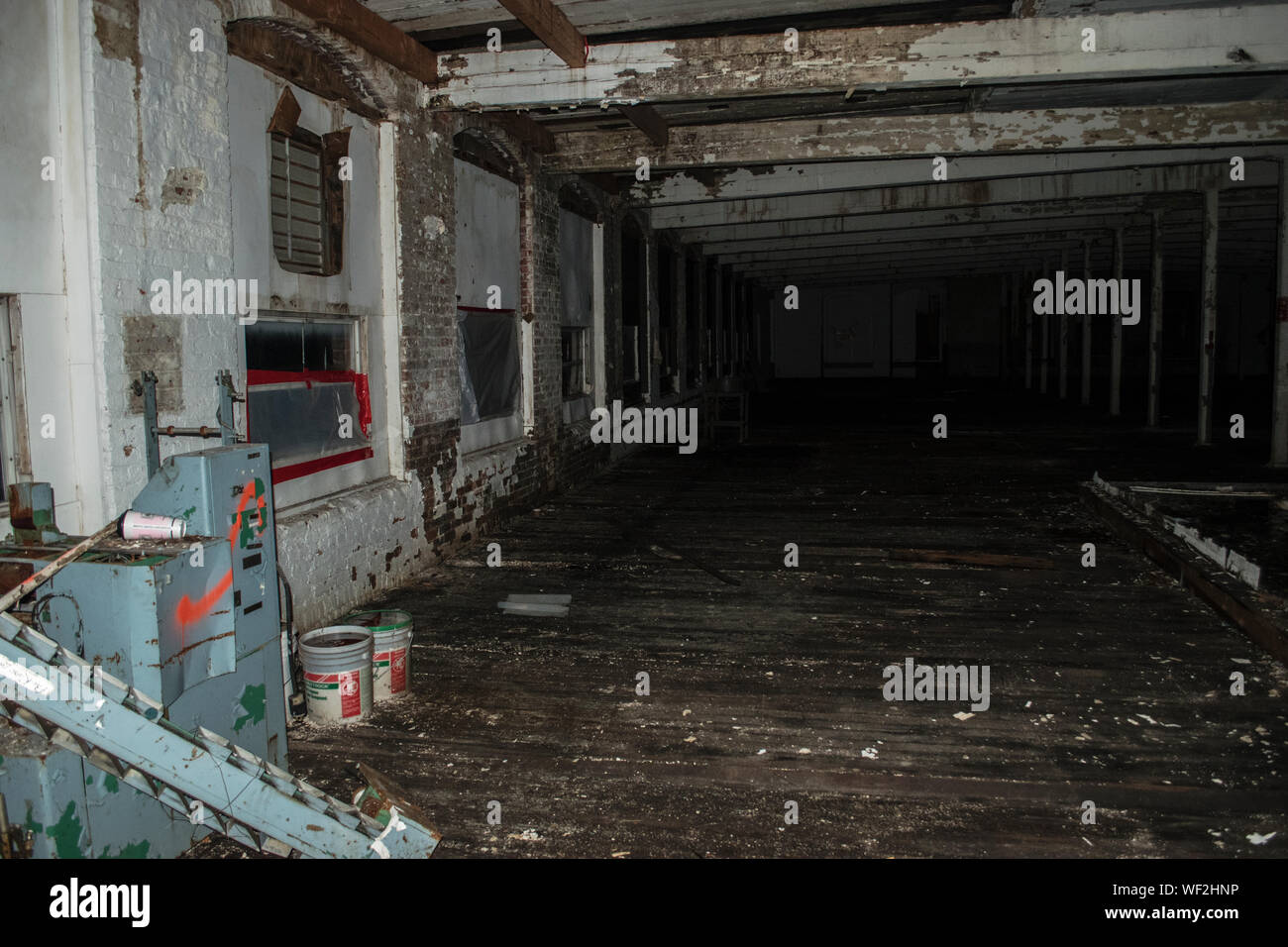 Empty Basement High Resolution Stock Photography and Images - Alamy