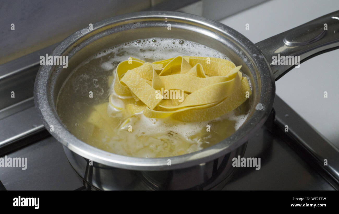 Boiling pasta hi-res stock photography and images - Alamy