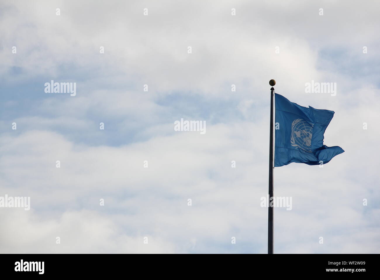 United nations flag hi-res stock photography and images - Alamy