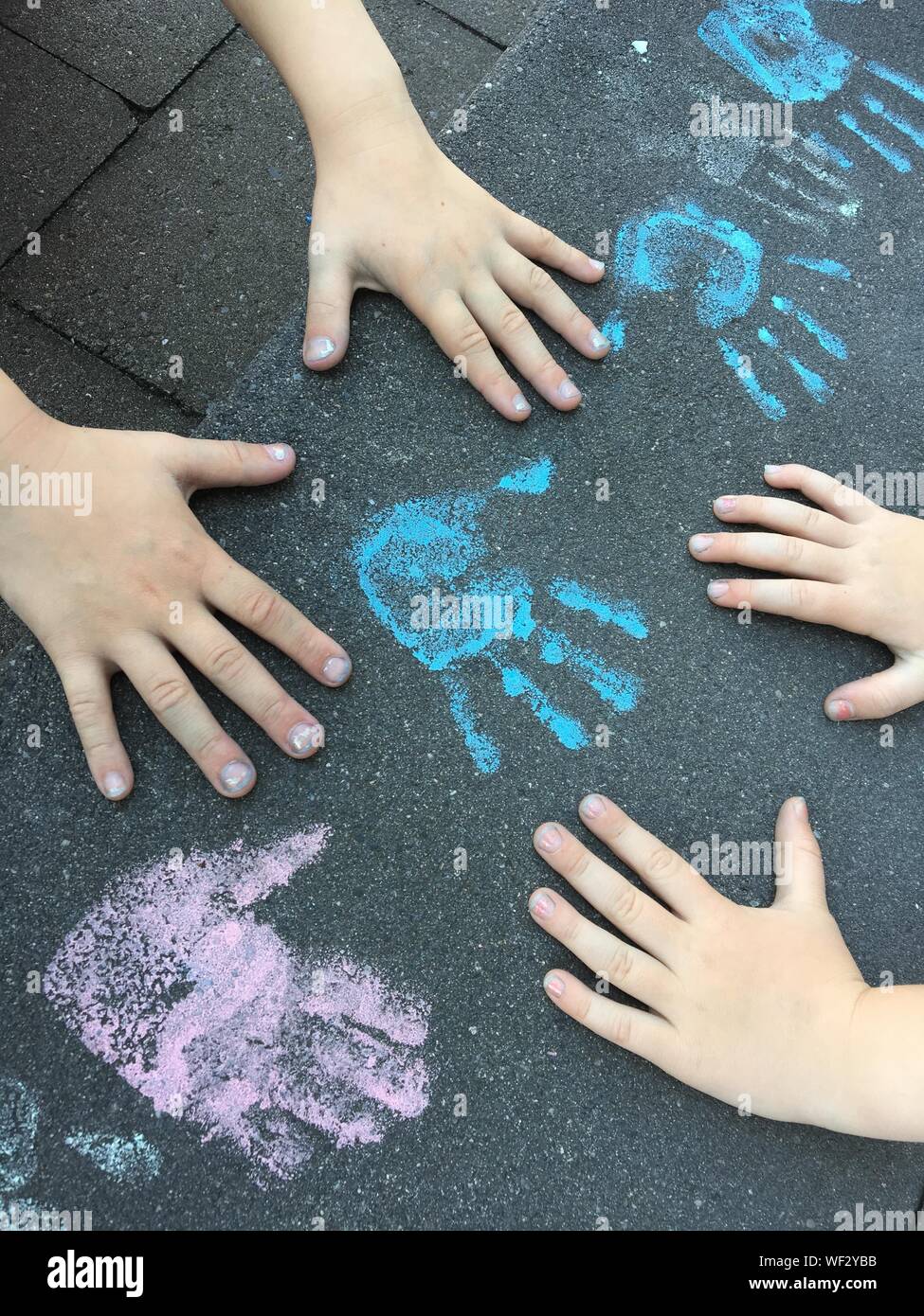 Hands kids hi-res stock photography and images - Alamy