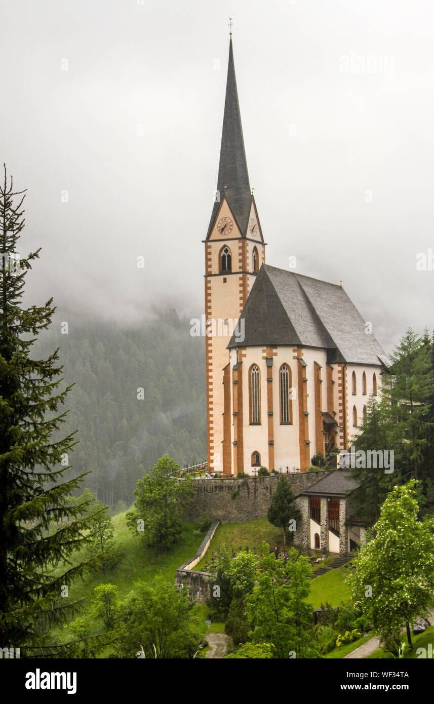 Church with fog hi-res stock photography and images - Alamy