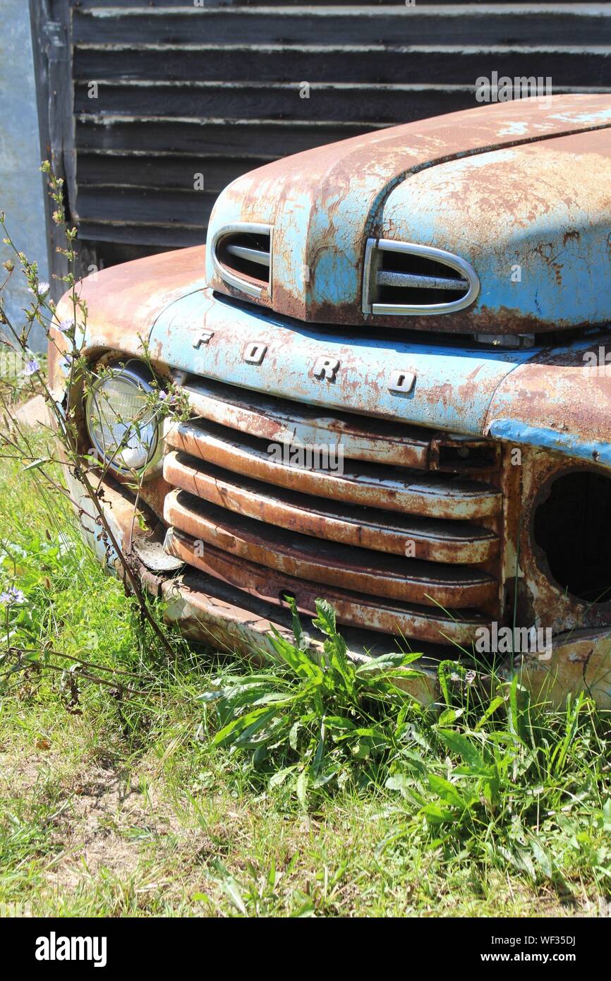 frontal view of rusty ford pickup truck portrait Stock Photo - Alamy