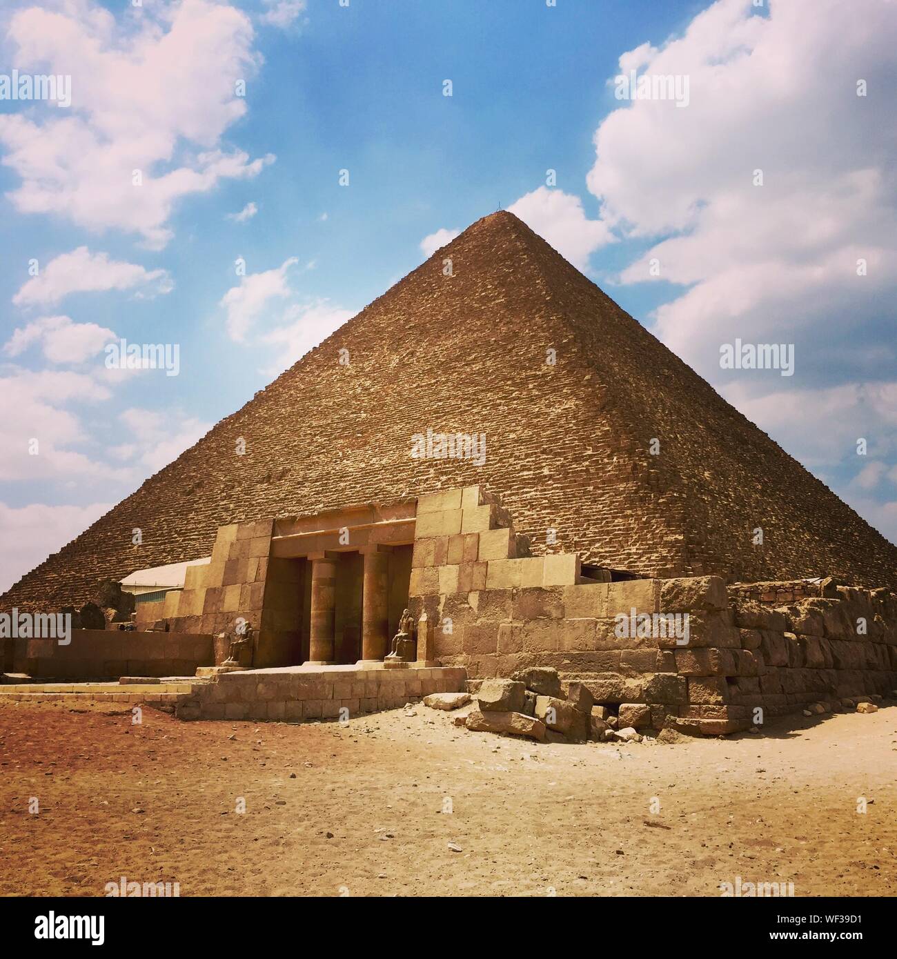 Great pyramid of giza no people hi-res stock photography and images - Alamy