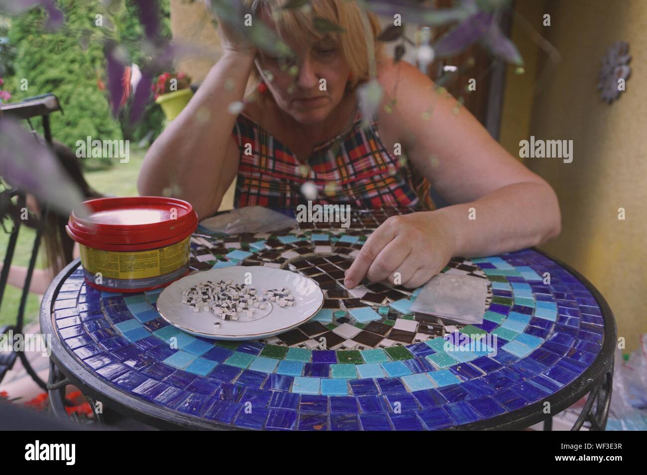 Mosaic tile table hi-res stock photography and images - Alamy