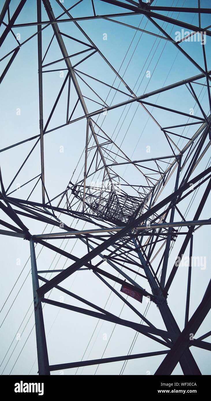 Electricity pylon design hi-res stock photography and images - Alamy