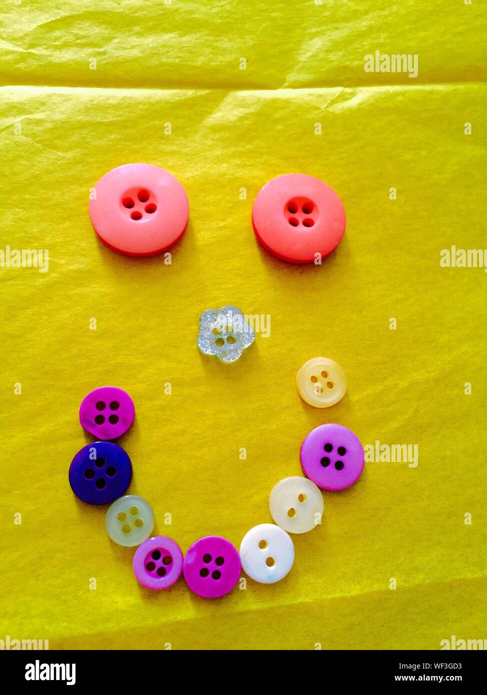 Sewing button smiley face hi-res stock photography and images - Alamy