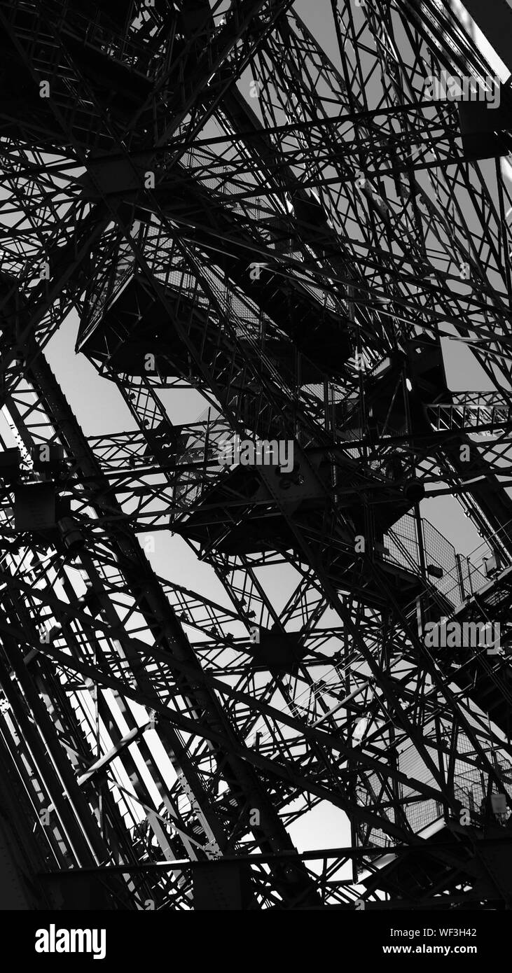 Detail steel structure eiffel tower hi-res stock photography and images ...