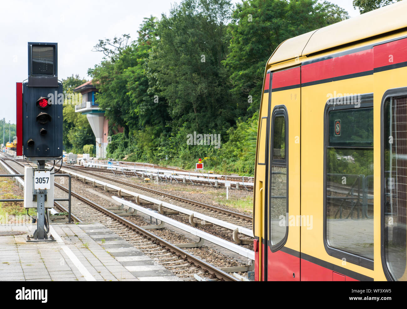 Red train tracks hi-res stock photography and images - Alamy