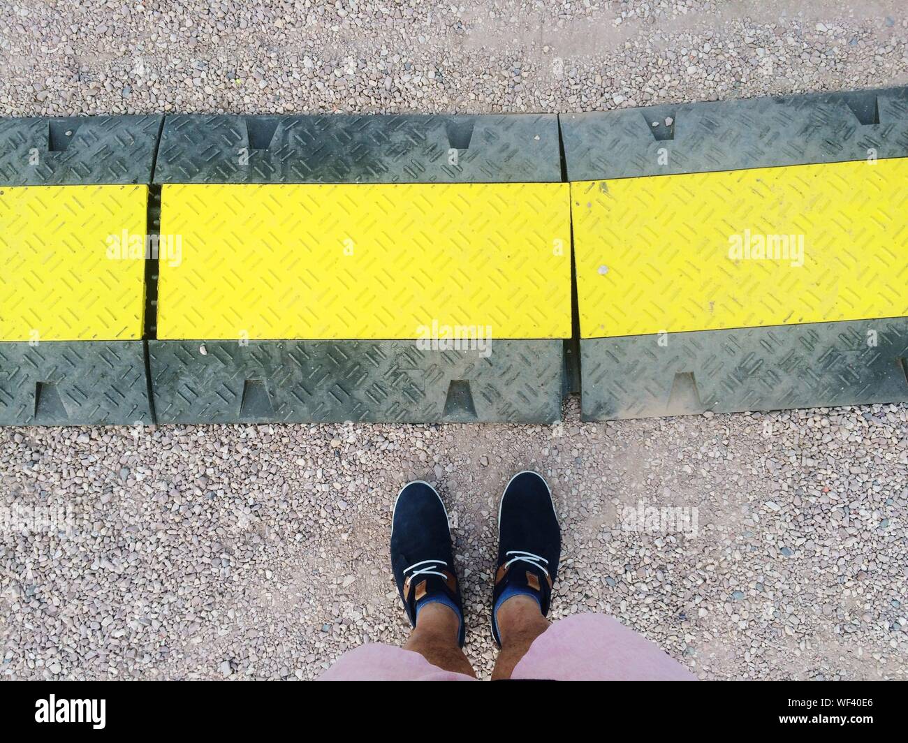 Yellow line marking hi-res stock photography and images - Alamy
