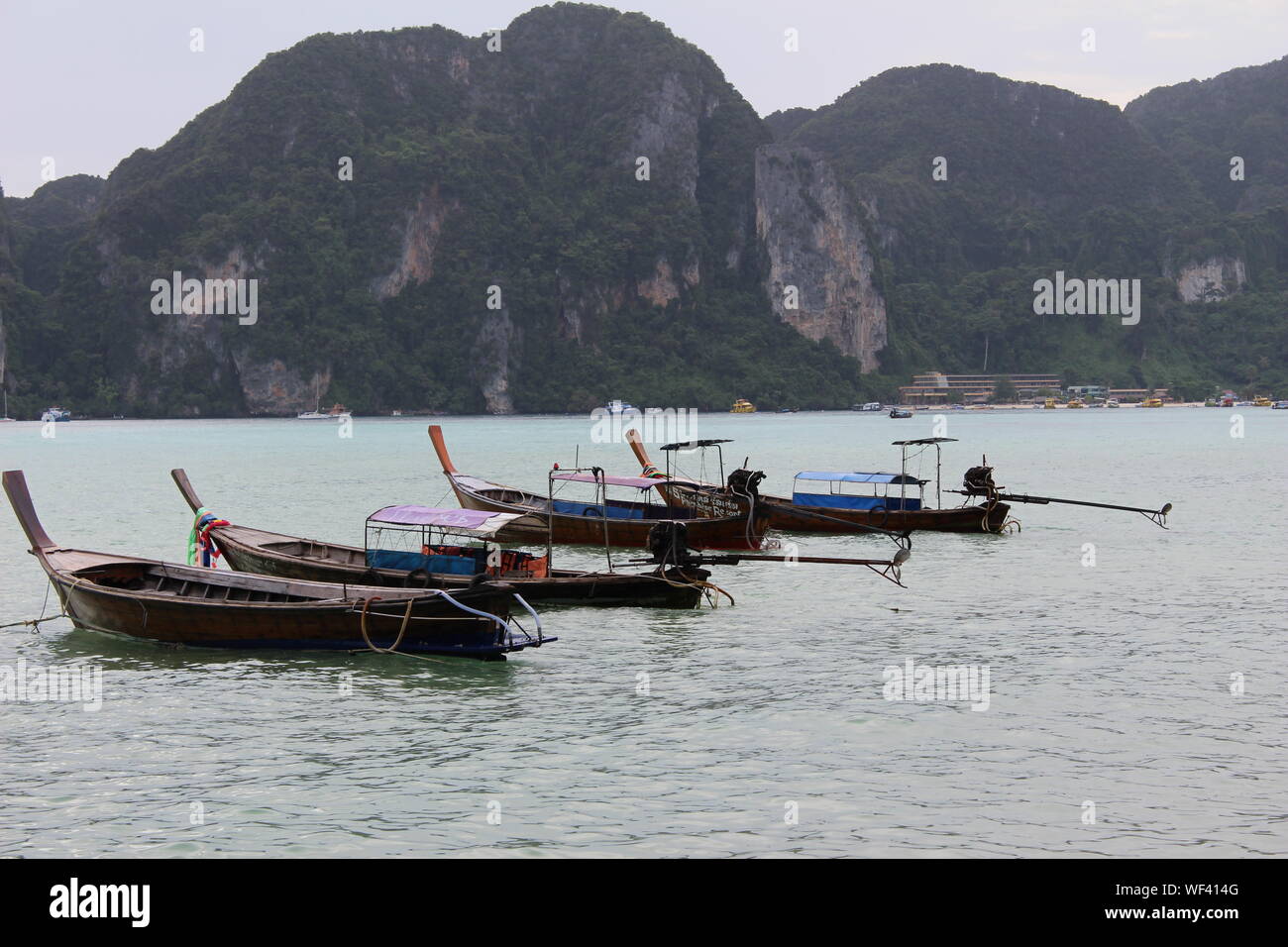 Vessel in water hi-res stock photography and images - Alamy