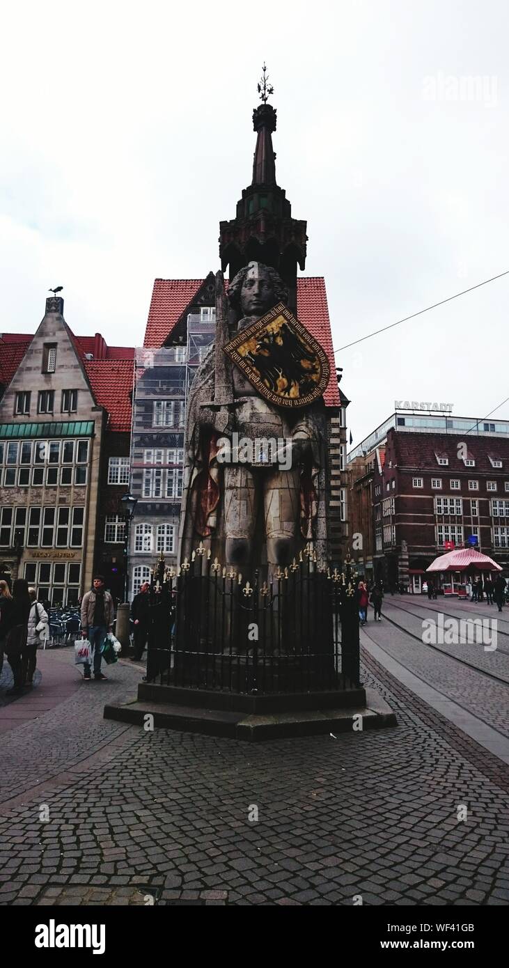 Statue town hi-res stock photography and images - Alamy