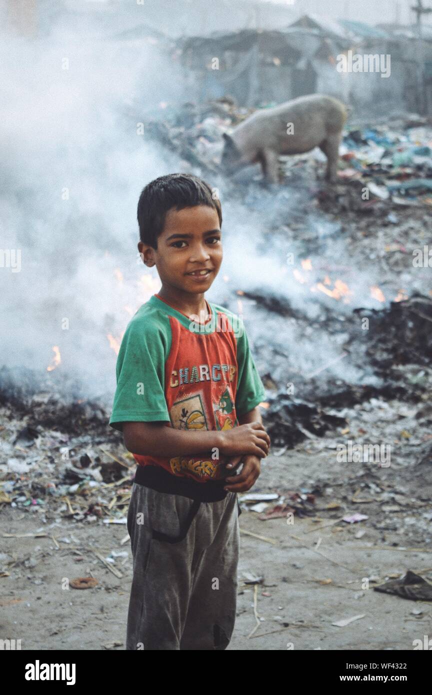 Boy looking at ground hi-res stock photography and images - Alamy