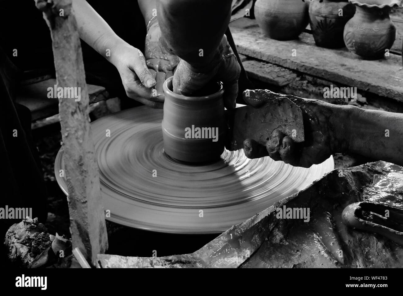 People making pottery hi-res stock photography and images - Alamy