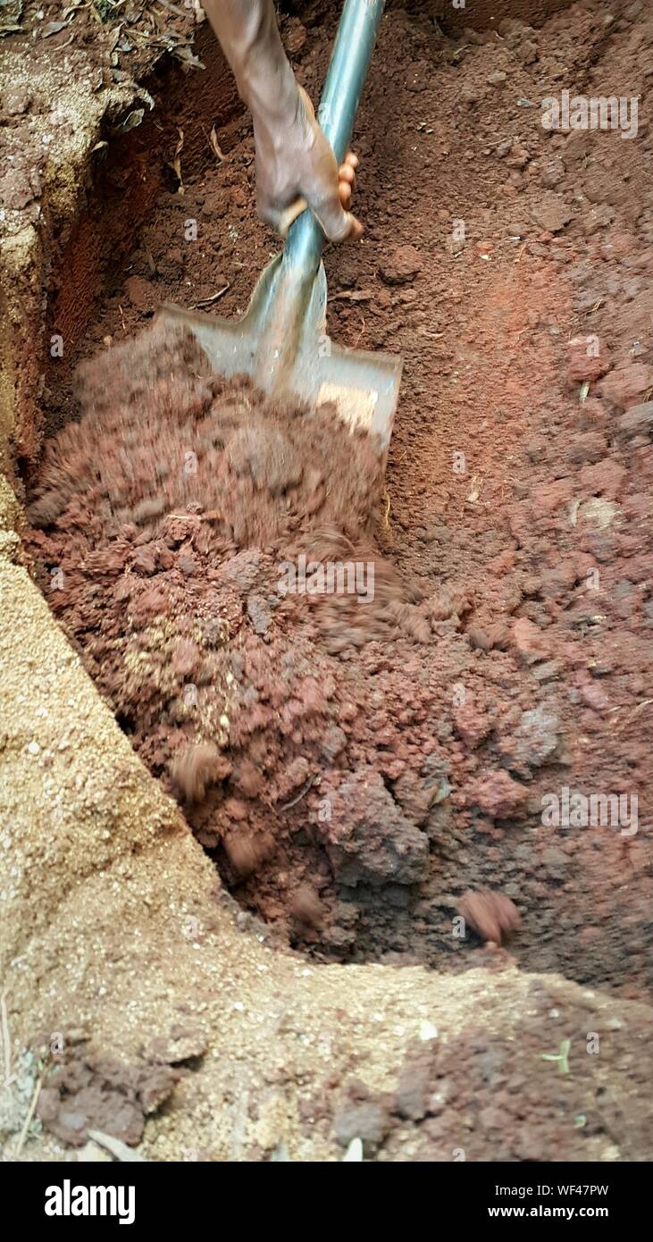 Dirt digging hi-res stock photography and images - Alamy