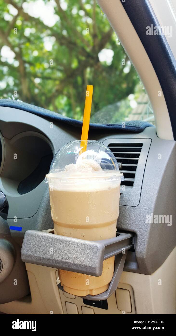 Coffee cup in car hi-res stock photography and images - Alamy