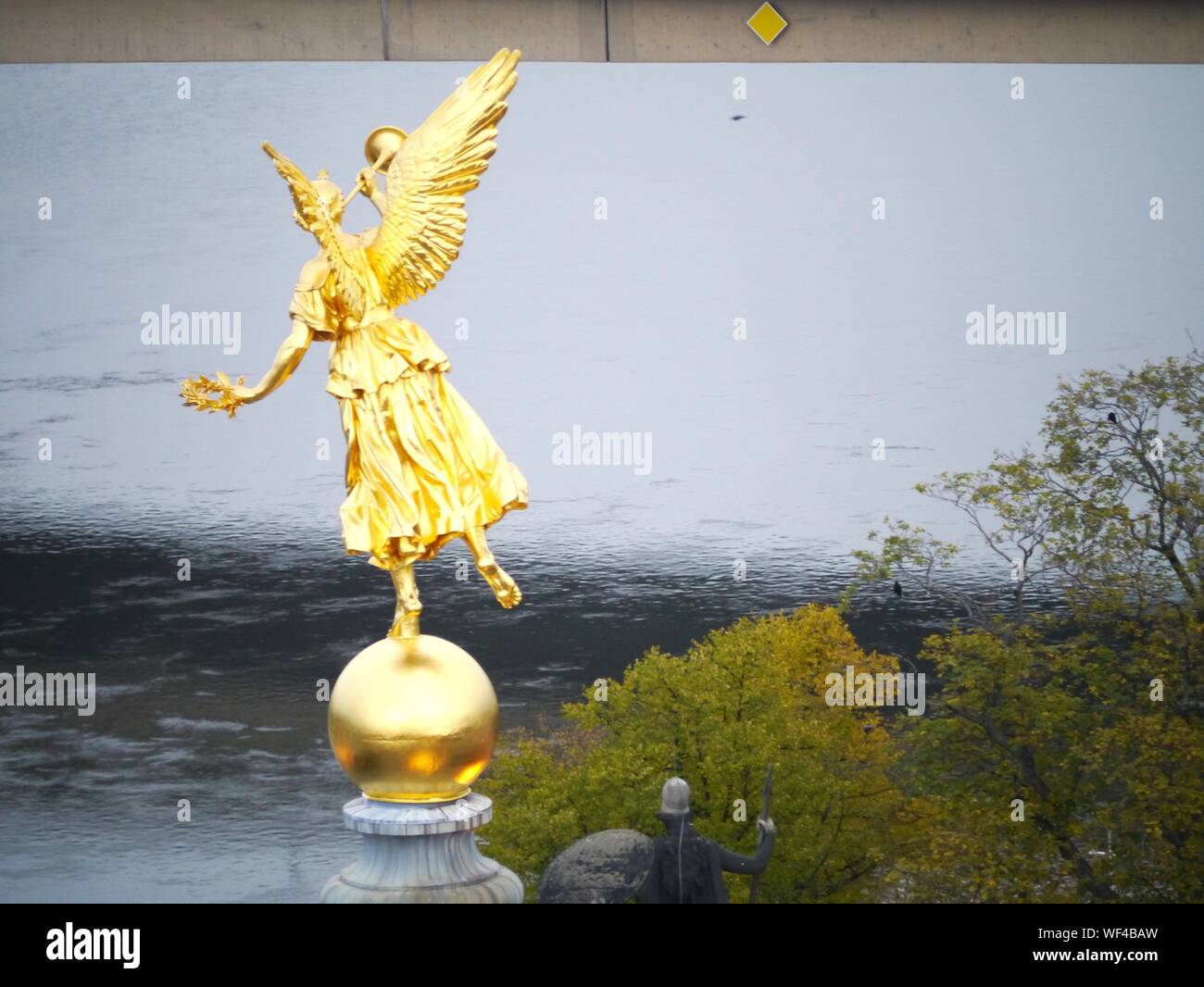 Golden Angel Statue High Resolution Stock Photography and Images - Alamy