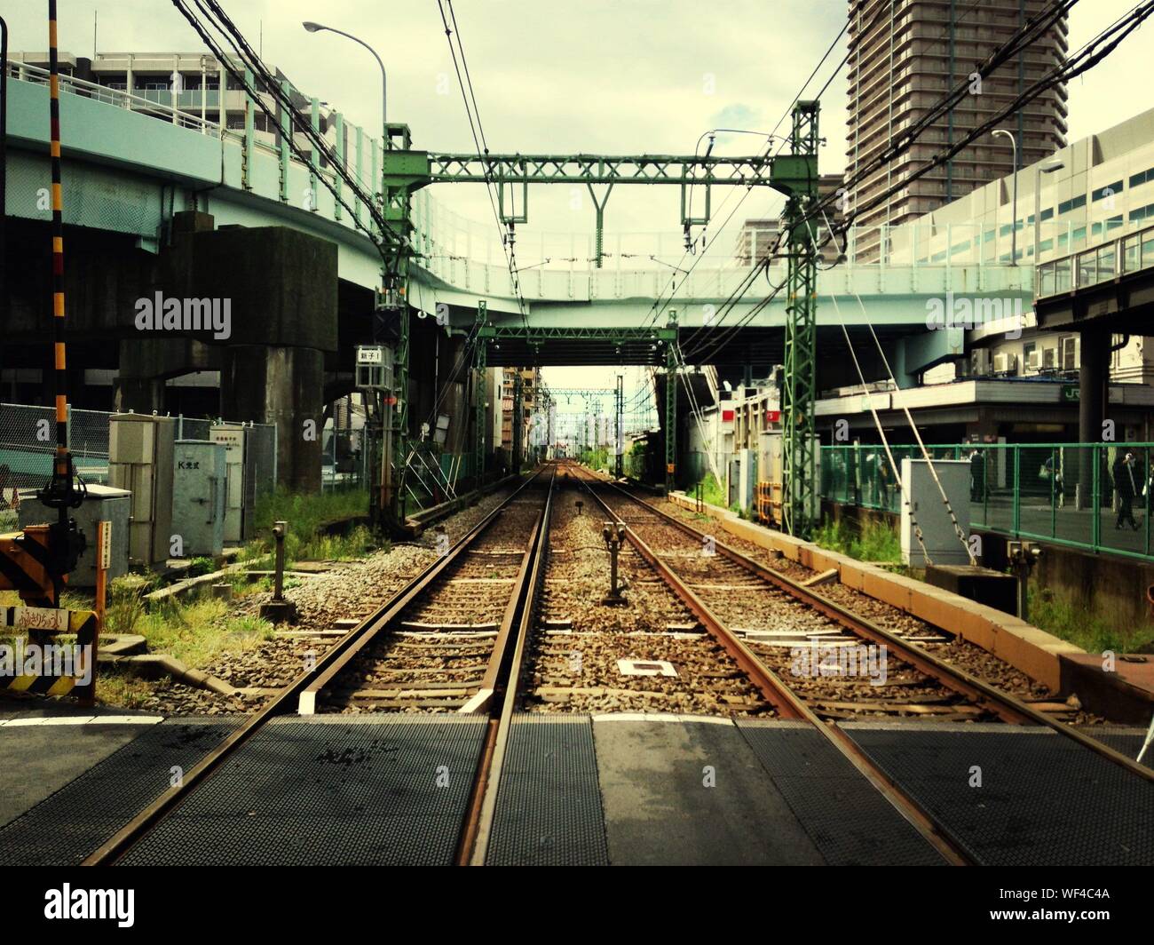 With parallel railroad bridge hi-res stock photography and images - Alamy