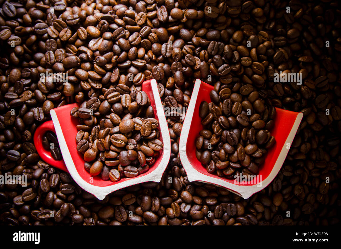 Broken coffee cup hi-res stock photography and images - Alamy